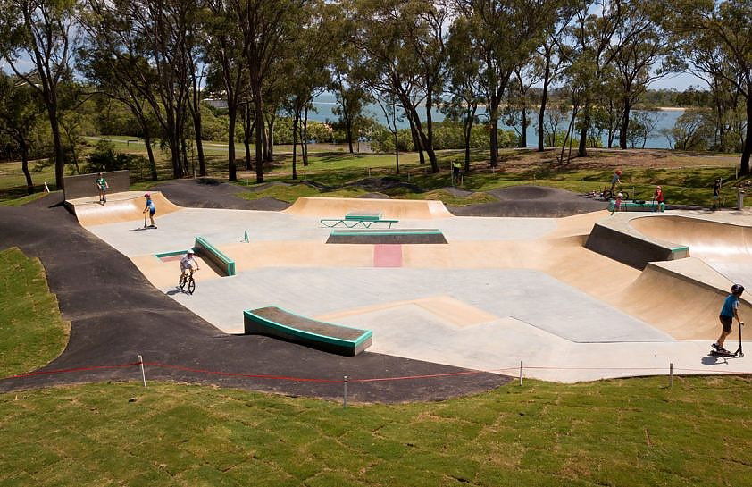 Bray Park skatepark - Trucks and Fins