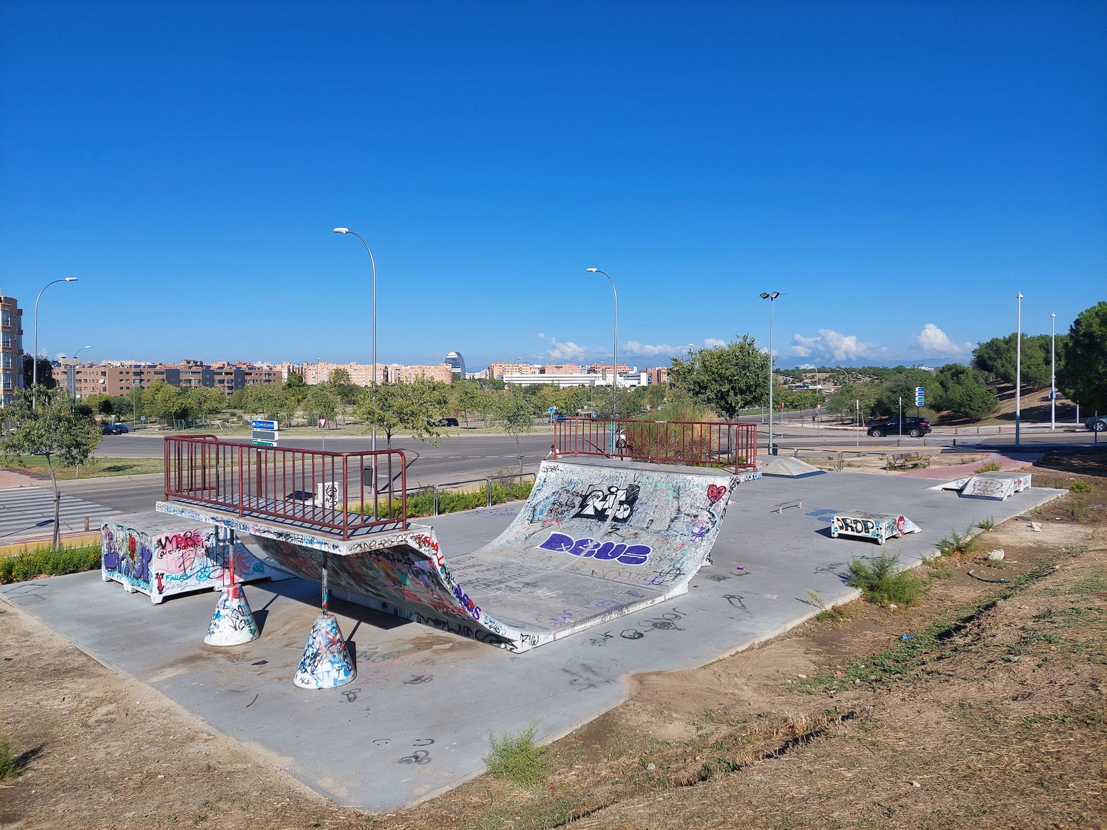 Sanchinarro skatepark - Trucks and Fins