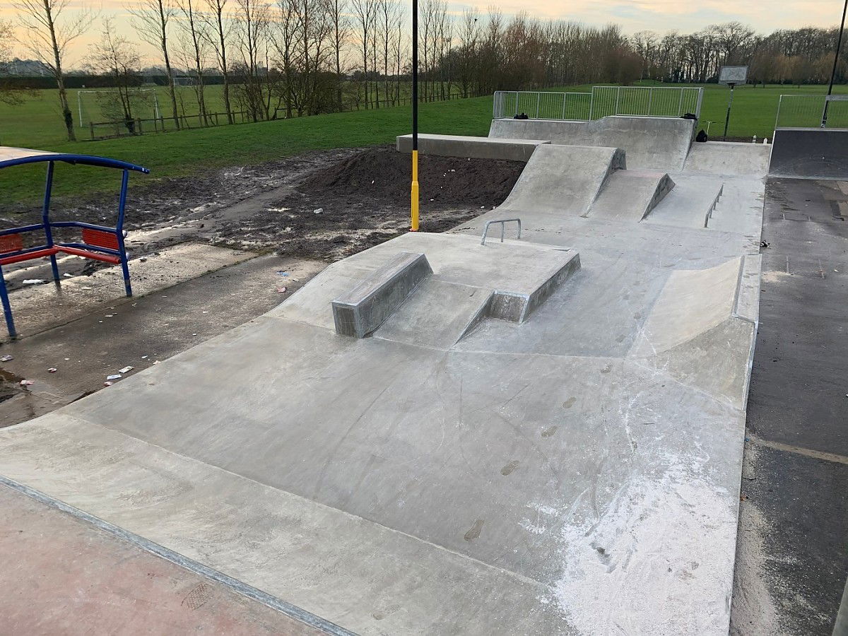 Hill Rise Skatepark - Trucks and Fins